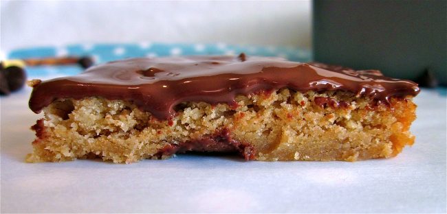 Almond Roca Bars (Fast and Easy Dessert!) - The Food Charlatan