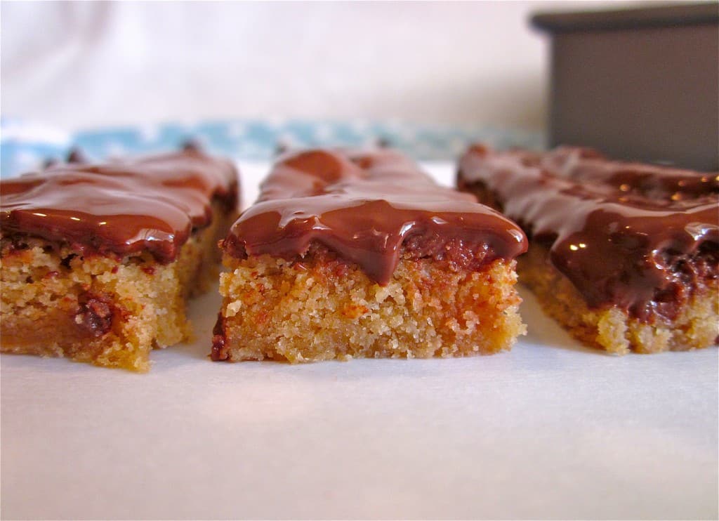 Almond Roca Bars (Fast and Easy Dessert!) - The Food Charlatan