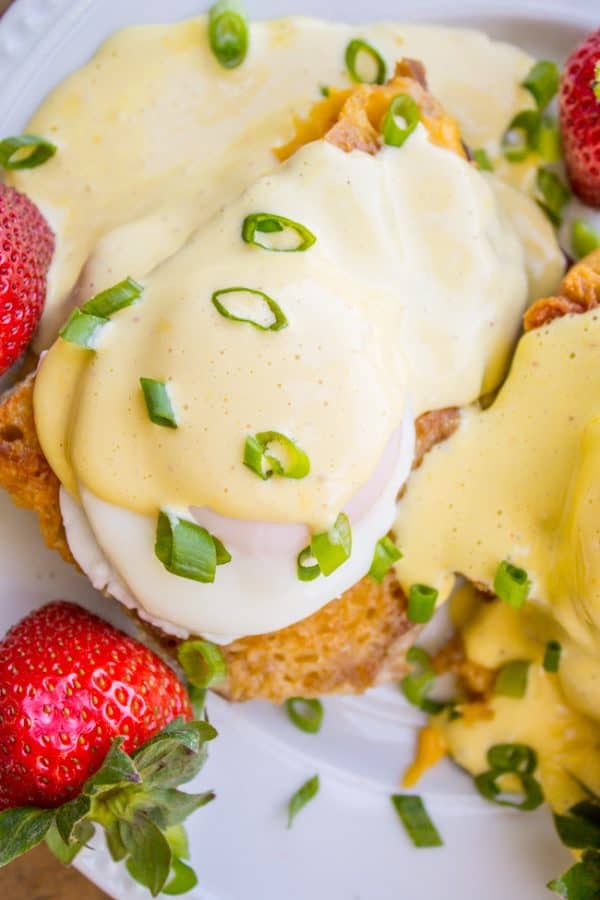 Grilled Cheese Eggs Benedict with Bacon and Hollandaise Sauce - The ...