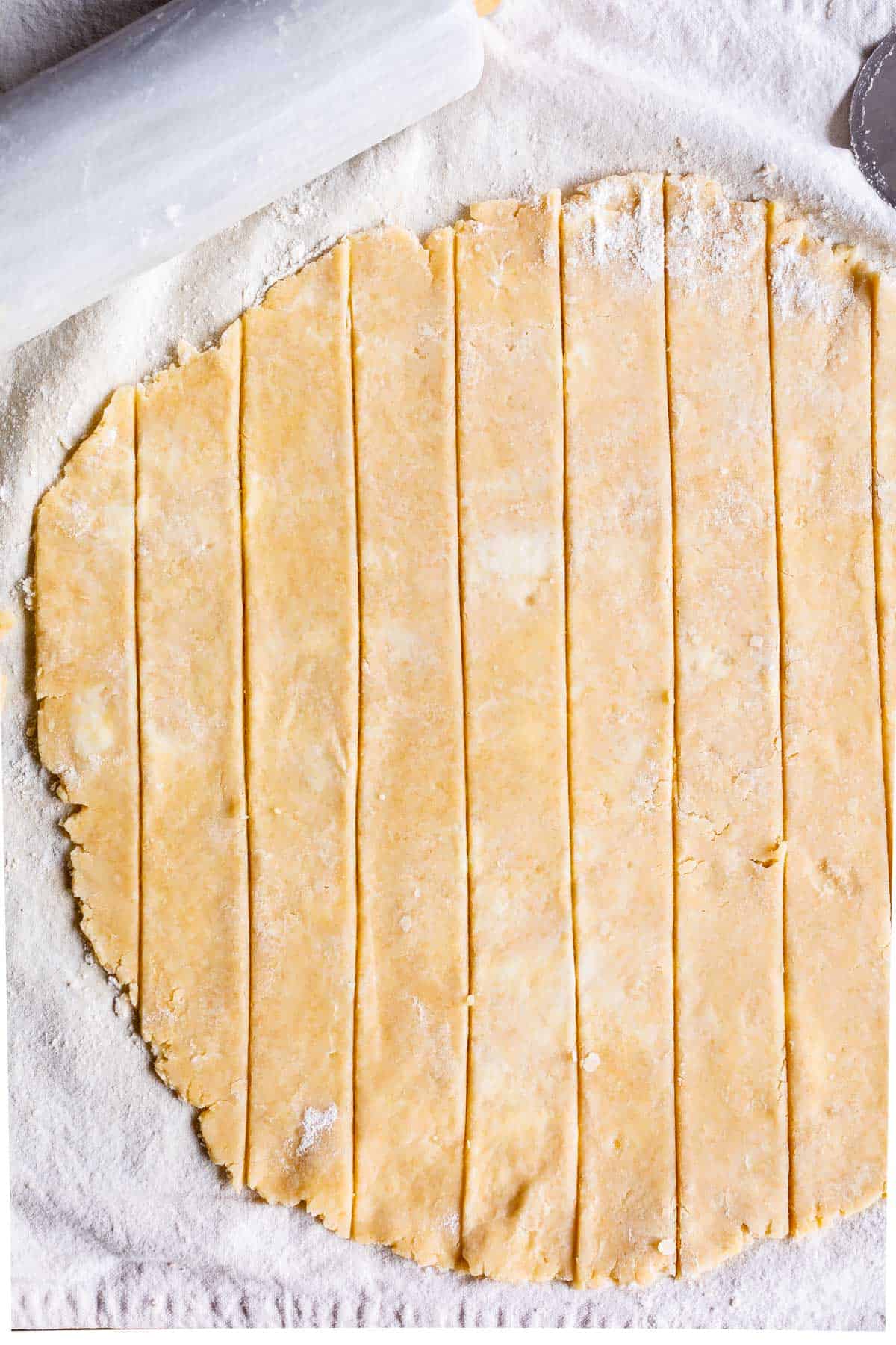 How to Make a Lattice Pie Crust (Step by Step) - The Food Charlatan